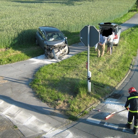 Verkehrsunfall, auslaufende Betriebsmittel – Freiwillige Feuerwehr Alpen